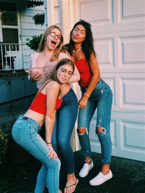 Pin De Smithaa Shetty En Bestfrnd Poses Fotos Mejores Amigas