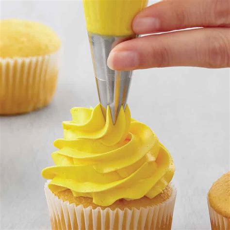 How To Pipe A Cupcake Swirl Wilton