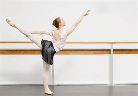 easy ballet exercises for the legs and feet woman