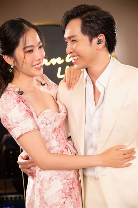 Bạch Công Khanh Nam Em Bất Ngờ Sánh đôi Tình Tứ
