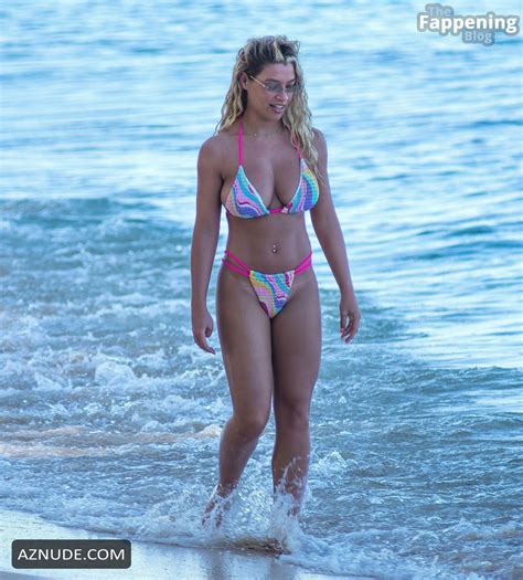 Molly Rainford Sexy Shows Off Her Gorgeous Physique In A Hot Bikini At