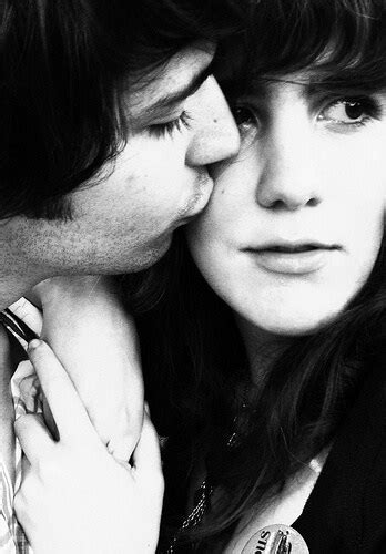 First Kiss How Long Should You Wait To Kiss And When Should You Do It