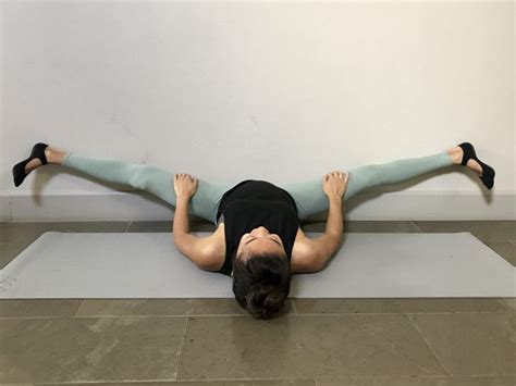 5 Best Stretches To Achieve The Middle Splits Middle Splits Yoga For