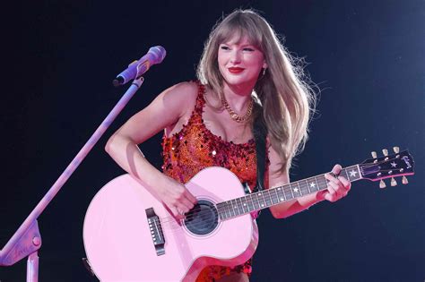 Taylor Swift Performs Surprise Mashup Of Three ‘1989 Songs At 89th