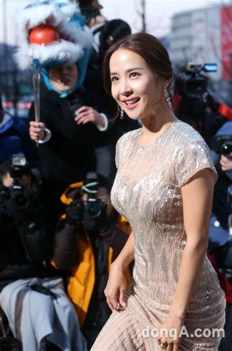 청룡영화제 조여정 천우희 같은 드레스 입고 레드카펫 등장｜스포츠동아