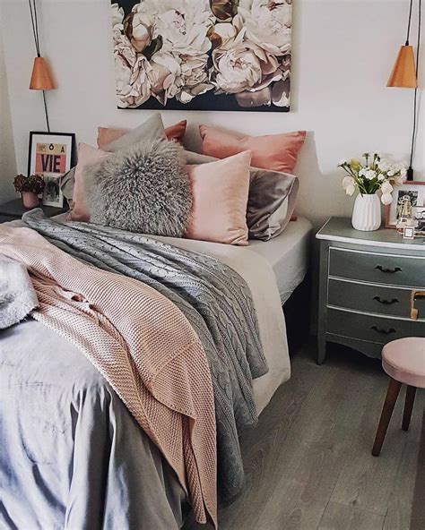 30 Grey And Pink Bedroom Ideas