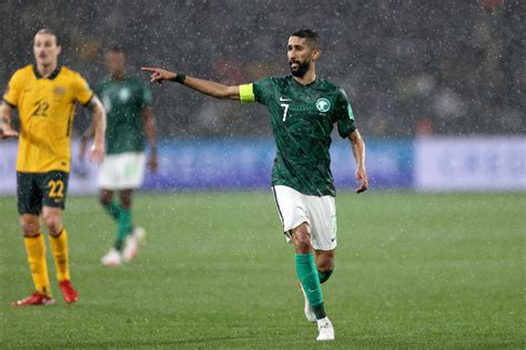 ردود فعل متباينة وقلق بسبب إصابة سلمان الفرج بعد فوز السعودية على