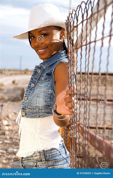 Mujer Negra Hermosa Imagen De Archivo Imagen De Metal 4153029