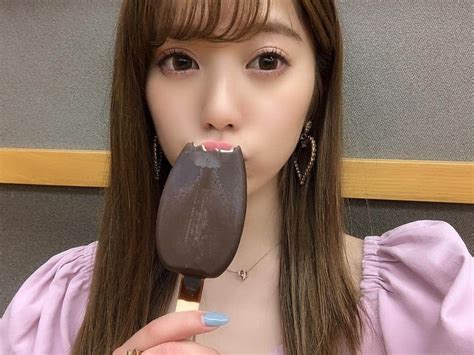 中野恵那さんのインスタグラム写真 中野恵那instagram 「お仕事終了。 ご褒美にアイスッッ🍨🍫 パルムです。 ︎ ︎ ︎」3月23