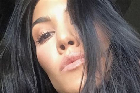 Kourtney Kardashian Strips 100 Naked For Eye Watering Flash A Thon