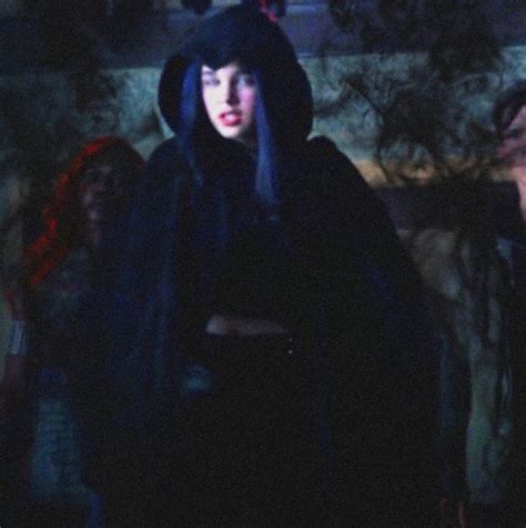 Raven Teagan Croft In Titans 💙💜 Novos Titãs Ravena E Mutano