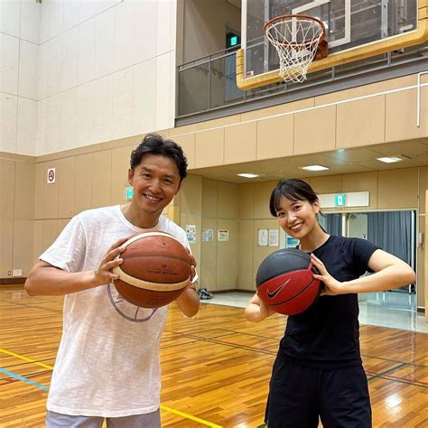 山中真さんのインスタグラム写真 山中真instagram 「・ こー見えて 元バスケ部の2人🏀 先日社内先輩後輩たちと 久々バスケ。 頭