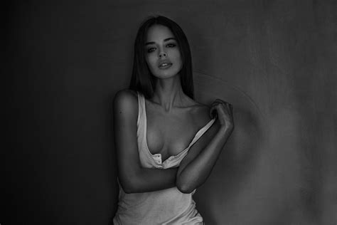 Papel De Parede Mulheres Monocromático Modelo Cabelo Longo