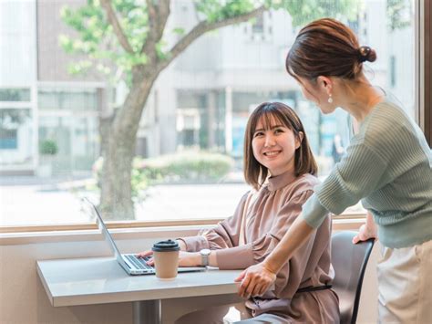 会話がない職場はストレス？ 意外なメリットも解説【社労士監修】 Oggi Jp