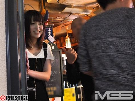 完全ガチ交渉！噂の、素人激カワ看板娘を狙え！ 37 【 45分 の特典映像付】 シロウト娘研究所～シロウトtvを中心に激カワ素人の女の子を