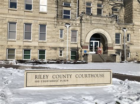 Chiropractor Pleads Not Guilty To 63 Sex Crime Charges News Radio Kman