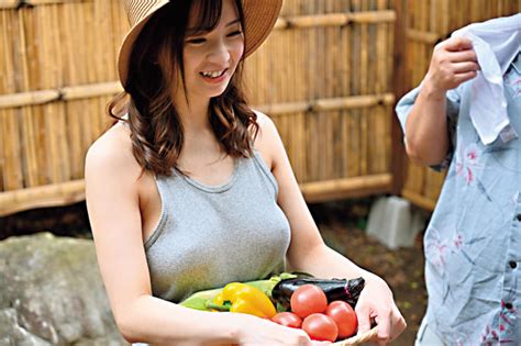 田舎でヤルことがなくて…隣に住む超剛毛の美爆乳妻と種付けsexに溺れ孕ませた真夏の汗ダク不倫 鈴木真夕 エロ動画・アダルトビデオ