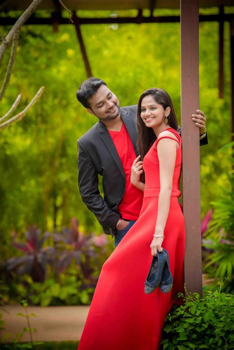 Romantic Couple Poses For Wedding Photography Gilitreality