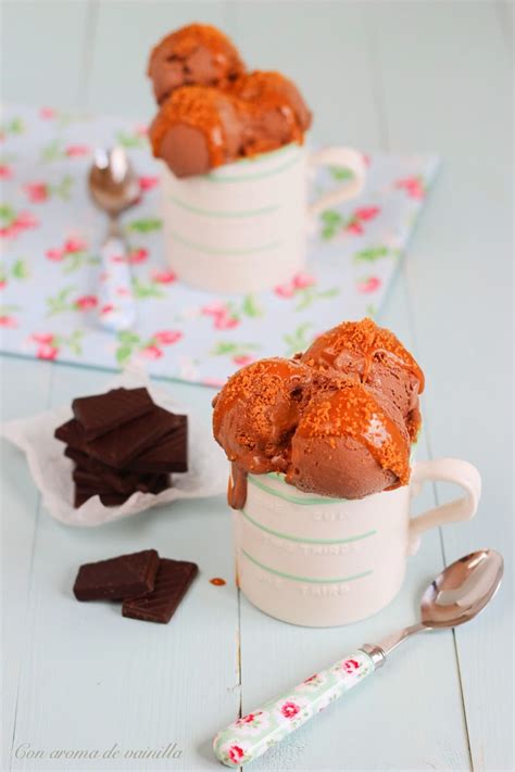 Helado De Chocolate Cheesecake Con Salsa De Toffee Con Aroma De