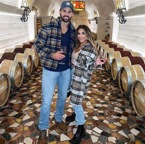 Jessie James Decker Posts Nude Photo Of Husband On His Th Birthday My