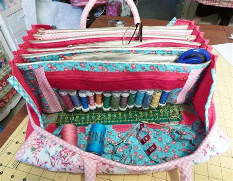 My Quilters Bee Bag Craftsy Quilters Bag Patchwork Bags Sewing Ts