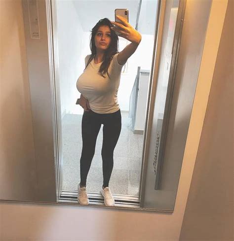 Julia Tica Gorgeous Face And Incredible Body Scrolller