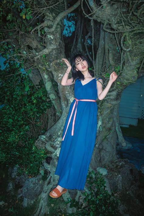 日向坂46金村美玖：青ワンピの幻想的な一枚 1st写真集「羅針盤」先行カット公開 Mantanweb（まんたんウェブ）