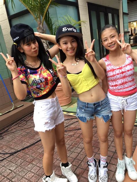 ダメージ0 on twitter 【悲報】女子小学生さん、エッッッッッッッロいショートﾊﾟﾝﾂでヘソ丸出し t
