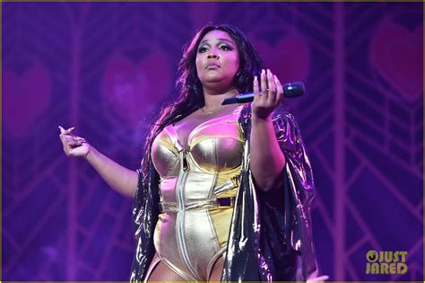 Lizzo Shines In Gold Bodysuit On Stage At Nyc Concert Photo 4359726