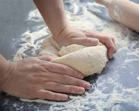 Masa De Pizza Casera 2 Recetas Tradicionales Esponjosa O Fina
