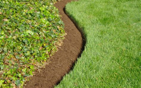 How To Properly Edge Your Mulch Beds Mr Mulch