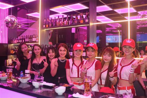 ダナンにビールかけができるガールズバー「bubble Tokyo」が新オープン Danang De 観光 ダナンスタイル ダナン