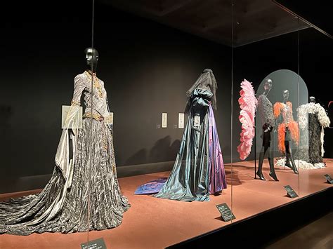 「モードの帝王」イヴ・サンローラン、没後日本初の大回顧展 ― 国立新美術館 ニュース アイエム[インターネットミュージアム]