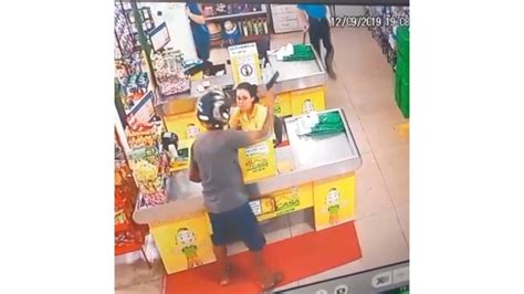 Empresário Reage A Assalto Em Mercado E Bate Em Ladrão Usando Arma