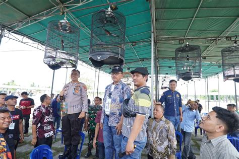 Bupati Pesisir Barat Membuka Secara Resmi Lomba “kicau Mania Karang