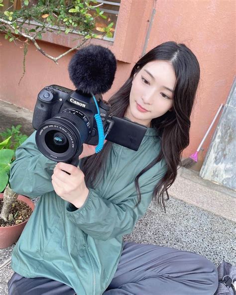 本庄鈴さんのインスタグラム写真 本庄鈴instagram 「・ ・ カメラをまわしております📹 ・ ・ 初めての体験 お楽しみに」8