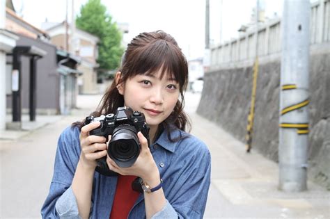 📸 画像：©「おもいで写眞」製作委員会｜深川麻衣、主演映画『おもいで写眞』場面写真一挙解禁！心温まる人と人とのつながり