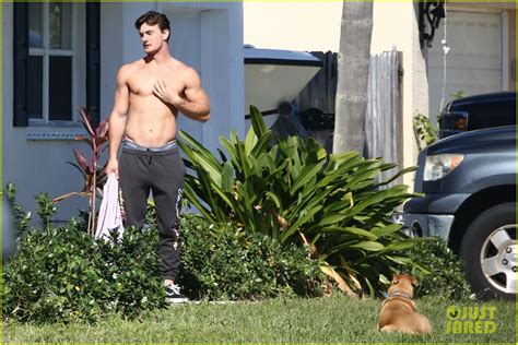 Tyler Cameron Flaunts His Buff Body Shirtless In Miami Photo 4506771