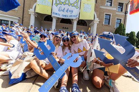 Bama Rush 2022 See The Bid Day Photos Of 2 345 Women Rushing To Their