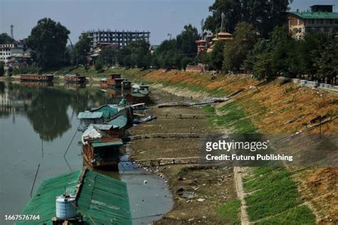 Houseboats On The Banks Of The River Jhelum Photos And Premium High Res
