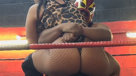 Nadia Sapphire Gets Crushed And Bearhugged Mixed Wrestling Uk