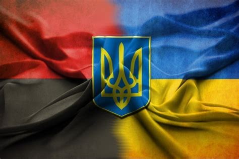 У Франківську затвердили на які свята вивішуватимуть червоно чорний прапор
