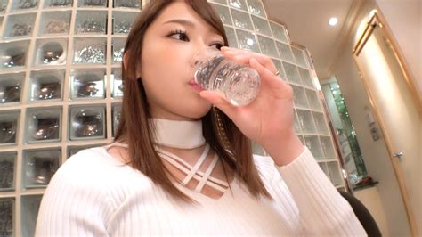 令和最強の淫尻背面座位の媚 持参する変態美女妻！！爆潮編】淫尻の中出し誘う不貞妻とガンギマリ変態浮気性交記録！！大きな瞳の美顔and淫尻ボディの