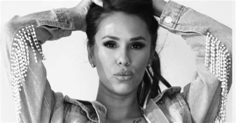 En Camisa Abierta Y Sin Corpiño Barby Silenzi Adelantó Su Contenido