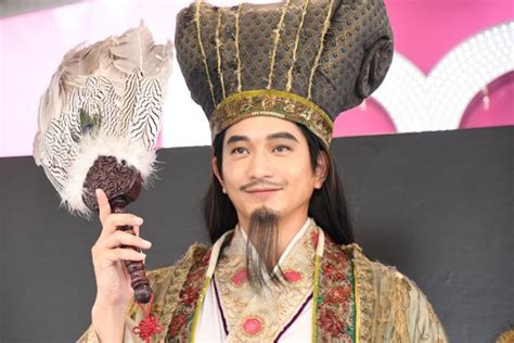 向井理、諸葛孔明衣装で渋谷に降臨 猛暑の撮影も「とにかく暑い」と苦笑い！ ドラマ ニュース ｜クランクイン！