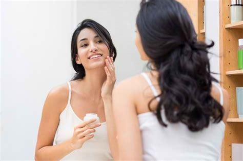 Jangan Dilewatkan Ini 4 Manfaat Krim Malam Untuk Kulit Wajah Alodokter