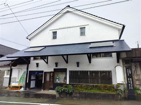 熊本阿蘇自由行┃阿蘇中岳火山口 草千里 立野站搭「南阿蘇鐵道」三款列車 高森站佛朗基像 老街買酒醬油 熊本景點 潔西姊姊・日本台湾日常