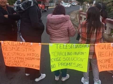Por Falta De Maestros Bloquean Carretera Xalapa Naolinco