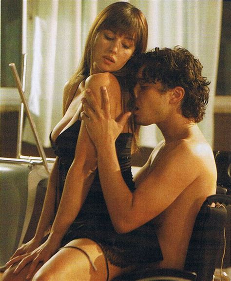 Monica Bellucci Desnuda En Manuale Damore 2 Capitoli Successivi