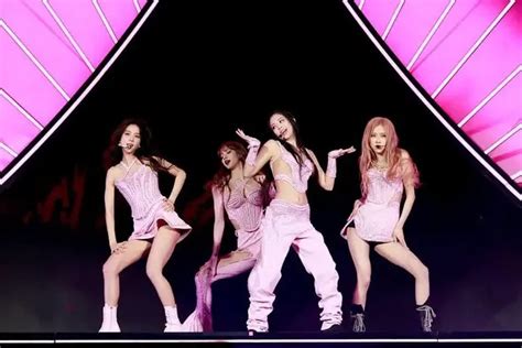 Trang Phục Của Blackpink Trên Sân Khấu Coachella Tạo Nên Cơn Sốt Báo